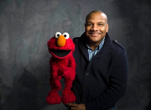 Tras escándalo sexual, renuncia “Elmo” a Plaza Sésamo