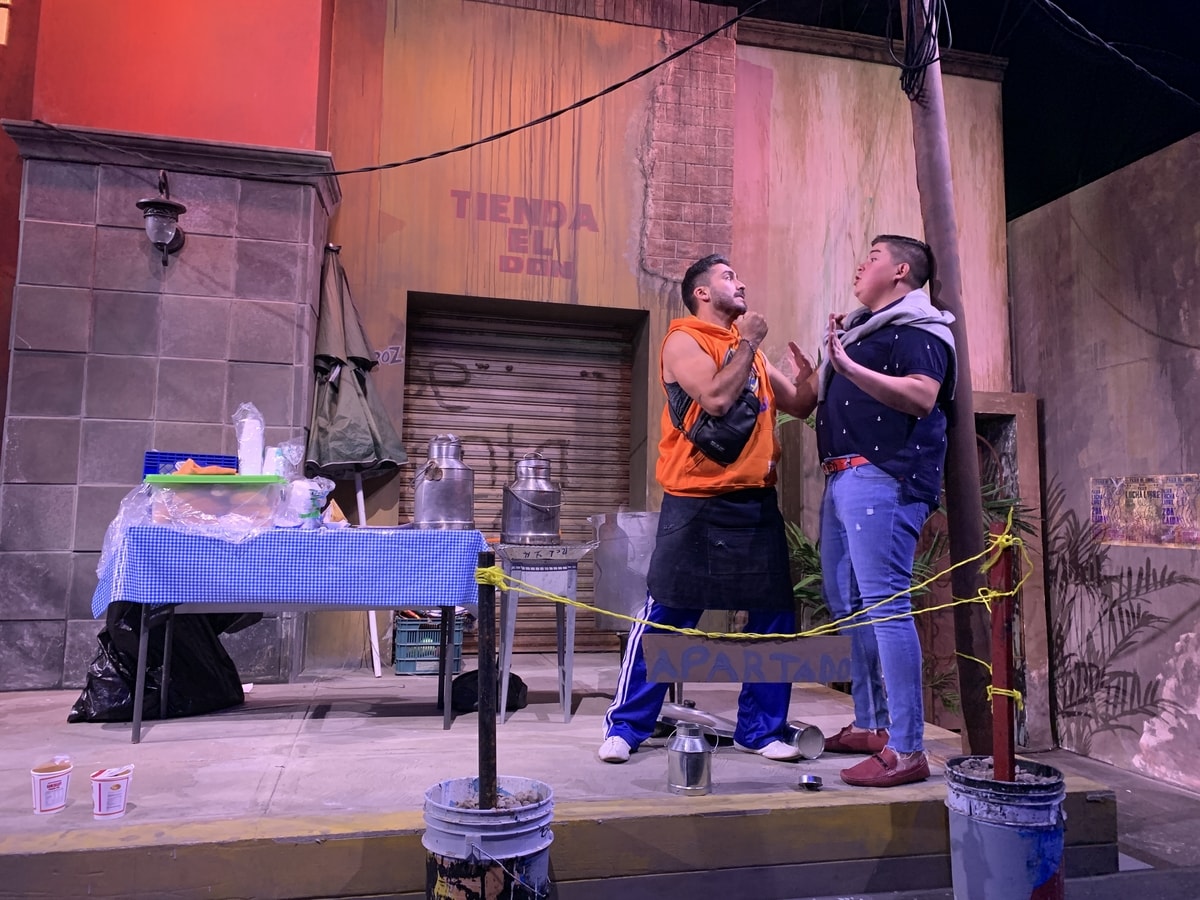 *Se Rentan Cuartos*: una serie de comedia en vivo para la televisión