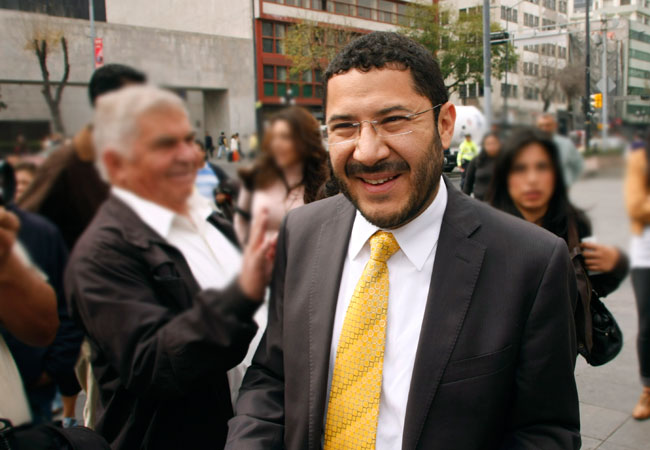 Batres renuncia al PRD para irse a Morena