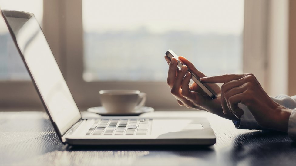 Cómo transformar tu teléfono celular en una computadora