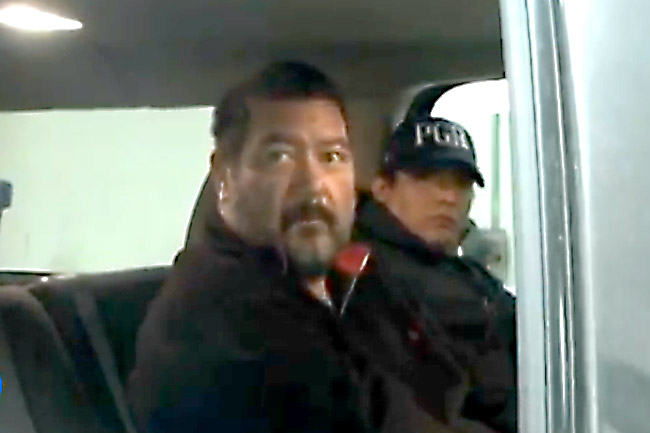 Vinculan dos armas de Hank Rhon a homicidios