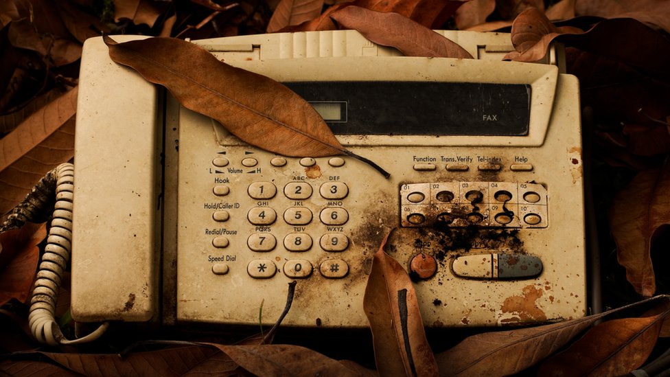 Por qué hay empresas y gobiernos que todavía usan fax