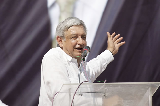 AMLO vuelve a marcar distancia con Hugo Chávez