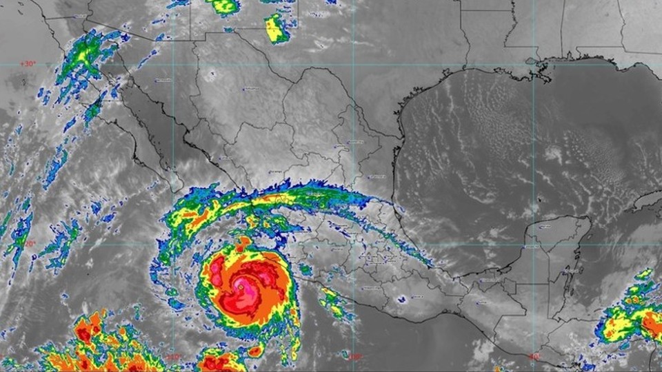 Huracán Roslyn se intensifica a categoría 4; afectará Jalisco, Nayarit y Colima