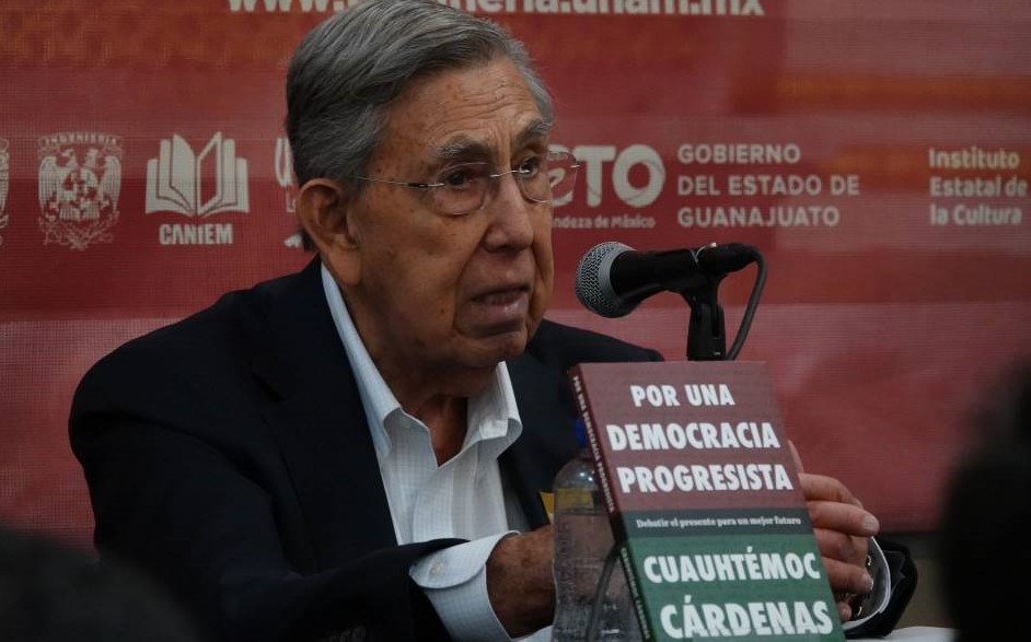 Cuauhtémoc Cárdenas pide una nueva política petrolera y descarta participar con AMLO en mitin