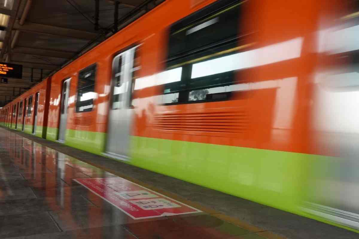 Mueren dos personas arrolladas por tren del Metro en Línea 2