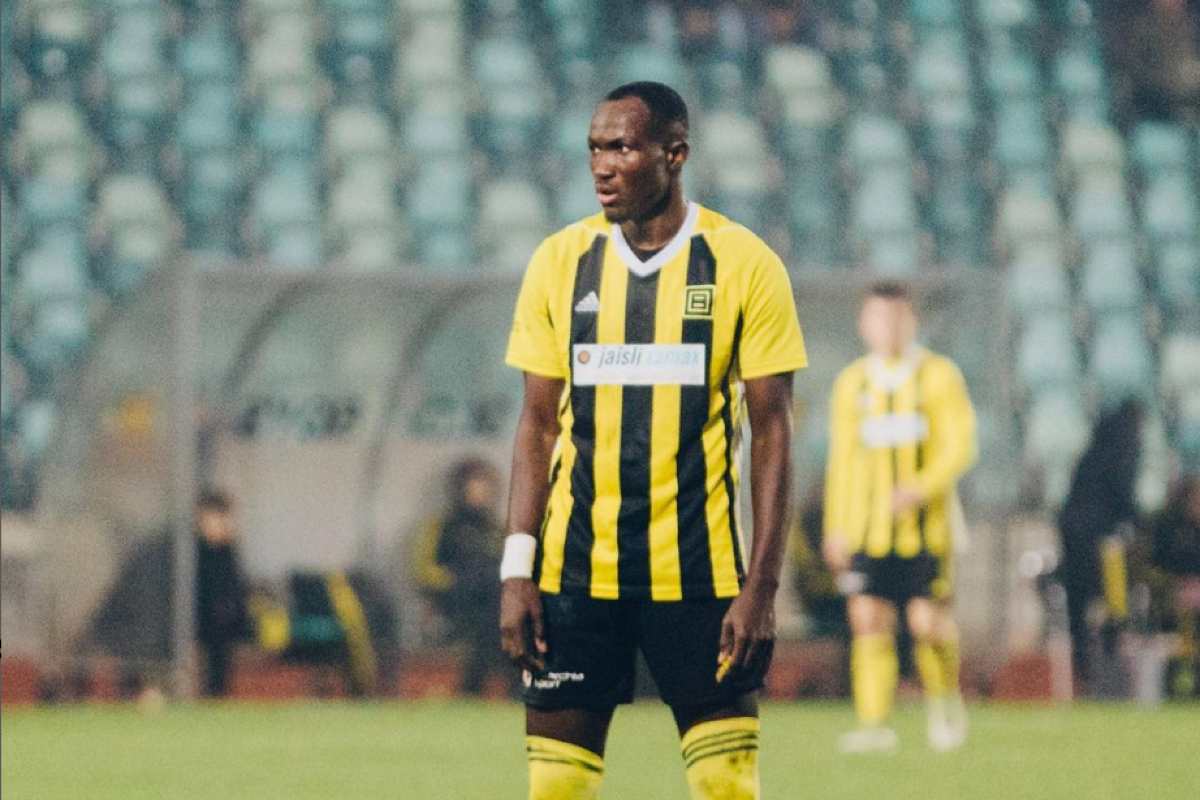 El futbolista Raphael Dwamena murió durante un partido en la liga de Albania por una crisis cardiaca