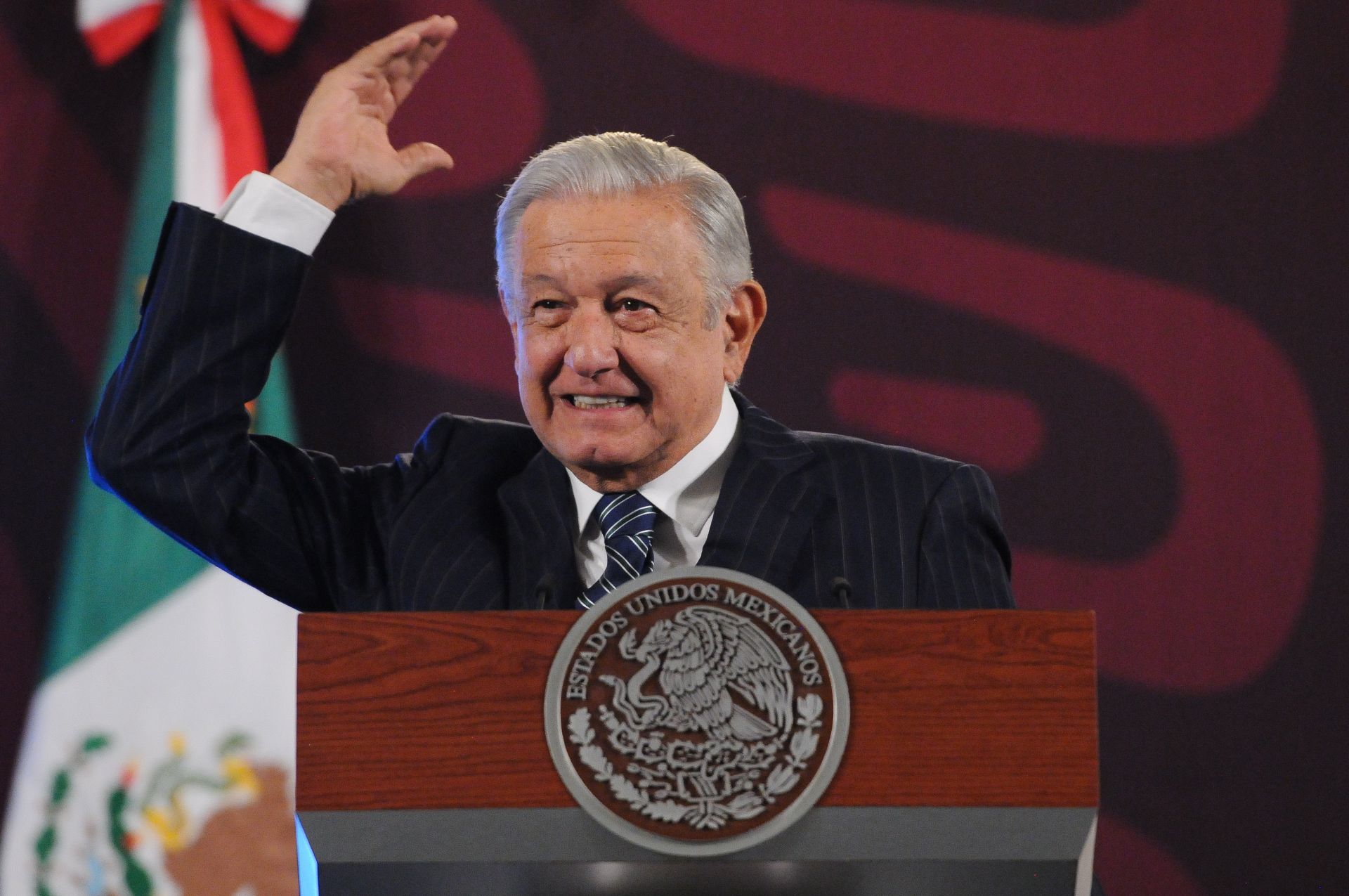 AMLO va por desaparecer a todos los organismos autónomos