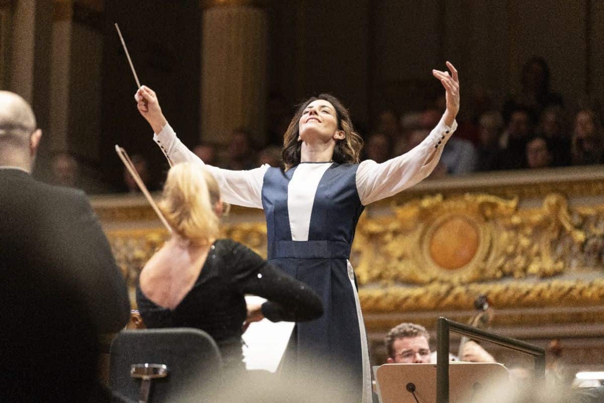¡Orgullo mexicano! Alondra de la Parra, la nueva directora de la ...