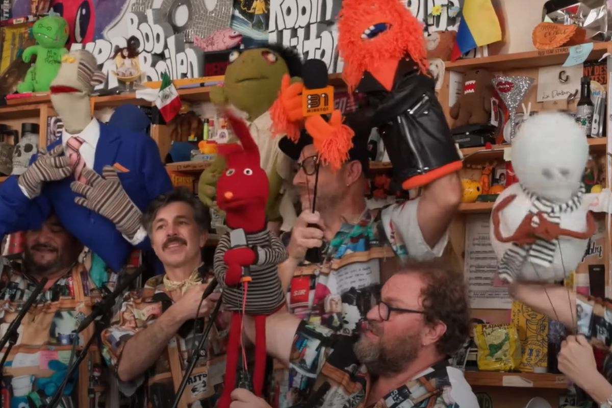 Con música y crítica social 31 Minutos presenta su Tiny Desk